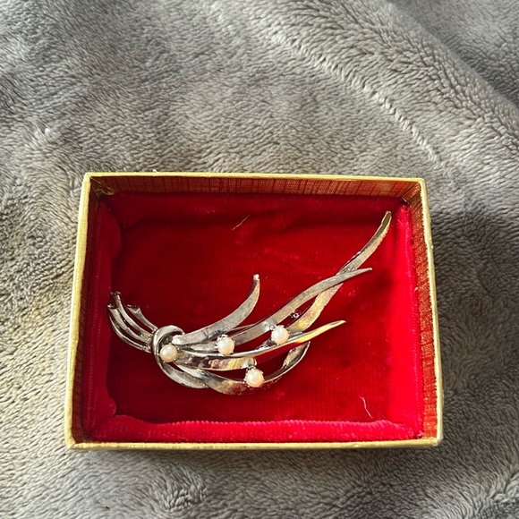 Brooks | Jewelry | Vintage Metal And Pearl Brooch Pin | Poshmark